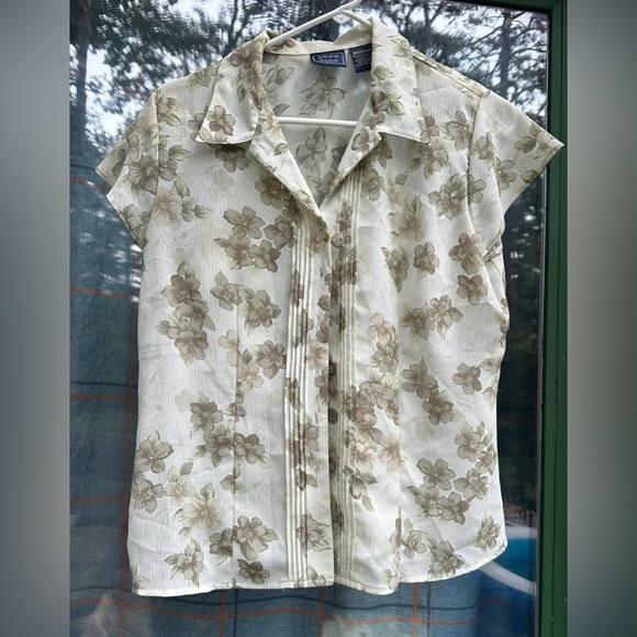 Laura Scott | Tops | Laura Scott Button Up | Poshmark